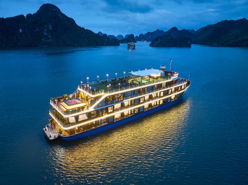 La Casta Regal 5 - Star Cruise: Exclusive Lan Ha Bay Discovery ...